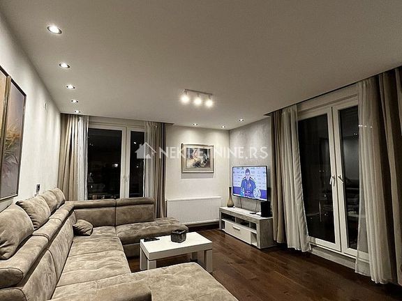 Četvorosoban stan NOVI SAD, 360500€