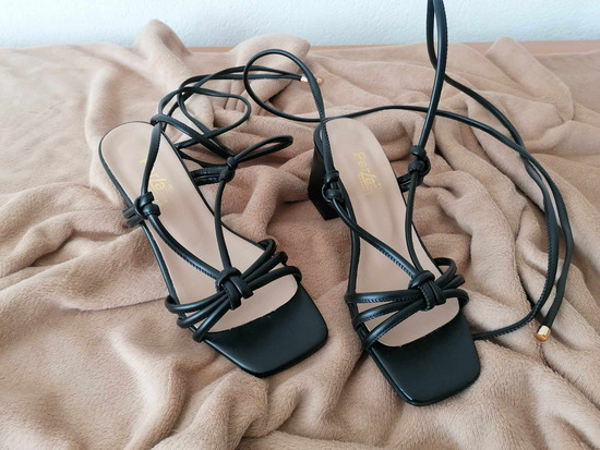 Sandale na vezivanje