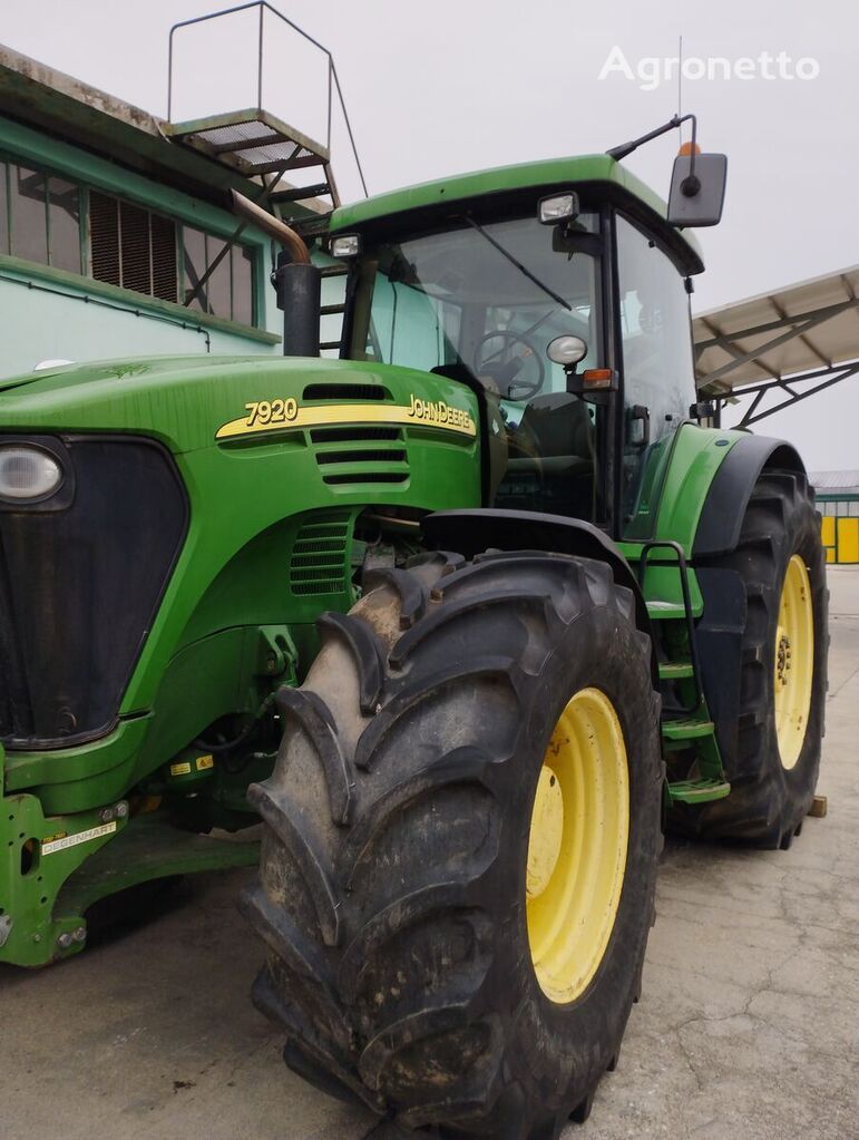 John Deere 7920 traktor točkaš