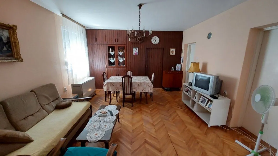 Prodaja, četvorosoban stan, 56m2, Rakovica, Beograd