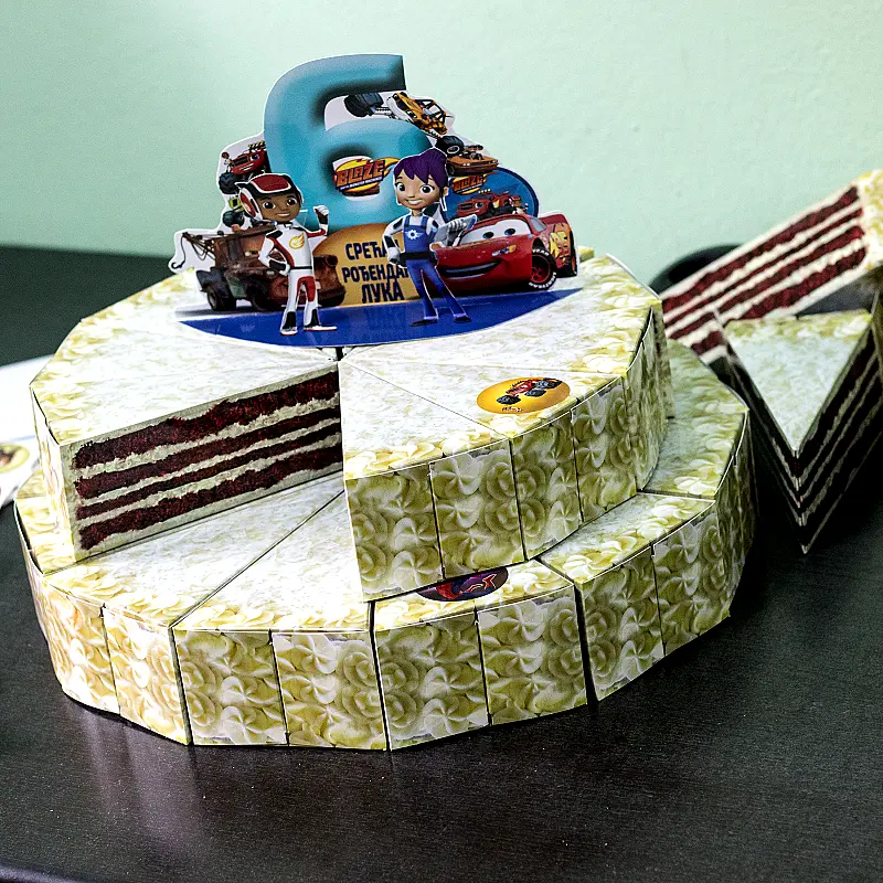 Kartonska torta na 2 sprata