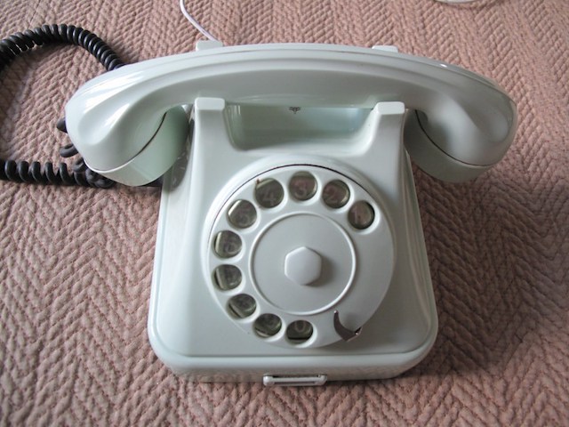 ISKRA ATA 12-stari bakelitni rezeda telefon(neispravan)