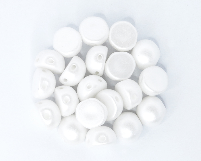 2-hole Cabochon 02010/25001 Pearl Coat – Pastel White (10kom)