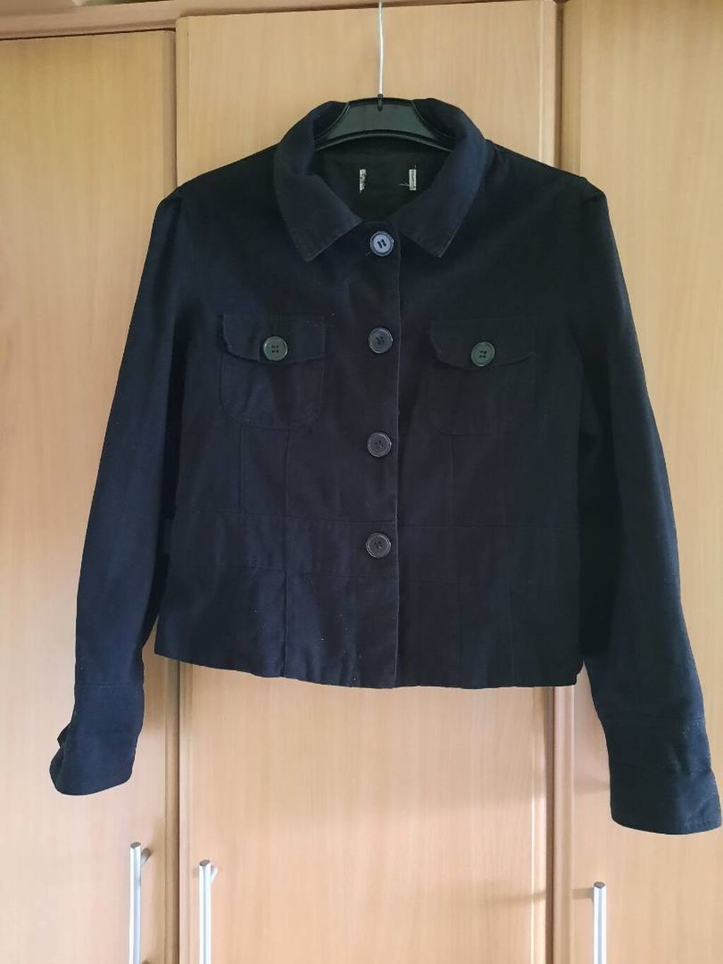Zenska jaknica za prelazno vreme Vecno moderna kratka jaknica crne