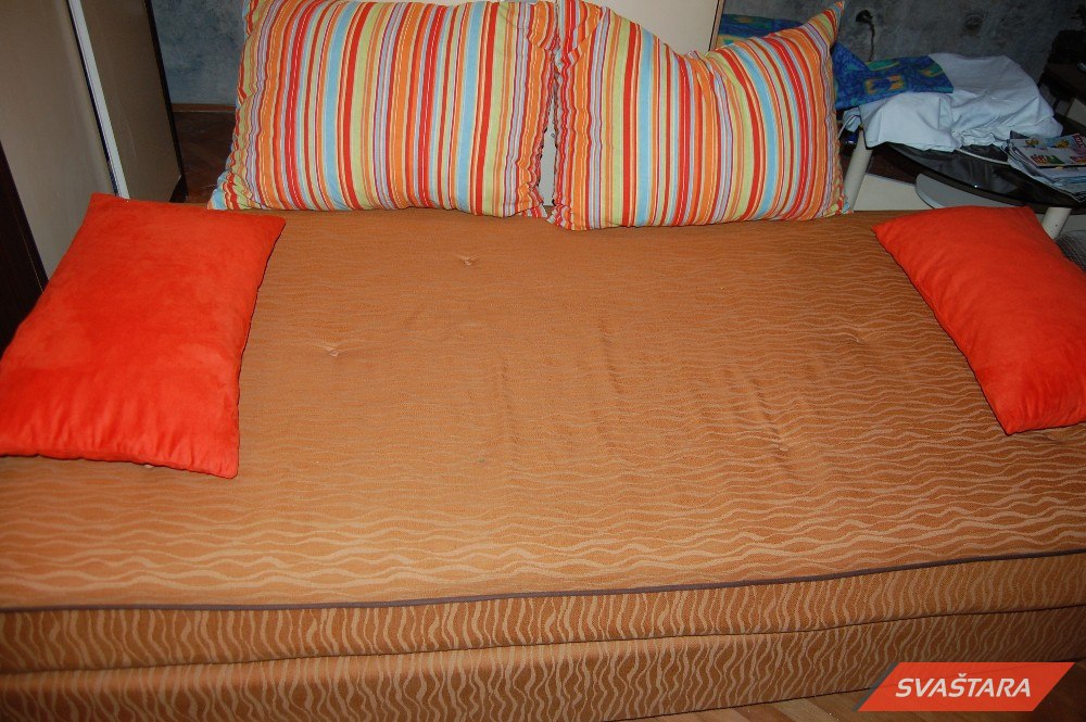 krevet naprodaj 103cm sirok,prvi vlasnik