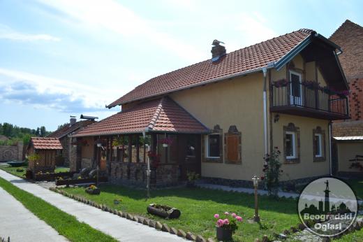 Nova kuća u mirnom kraju, 3km od Dunava