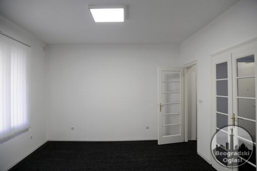 LUX Salonac, 4 sobe, renoviran u poslovni prostor