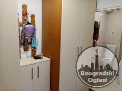Izdajem renoviran, namešten stan na Novom Beogradu – VLASNIK