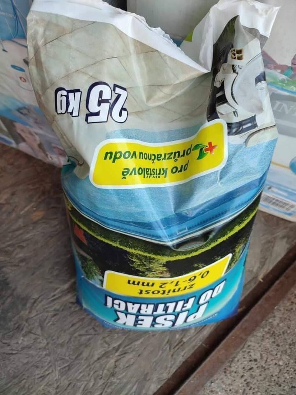 Pesak za pescane pumpe dzak od 25 kgcena:4.500 din+dostava. Slanje