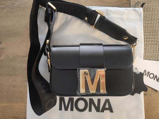 Mona crna torbica novo