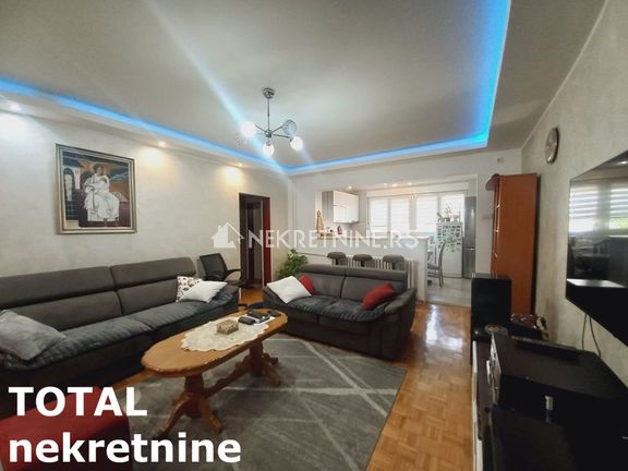 Četvorosoban stan NOVI SAD, 236900€