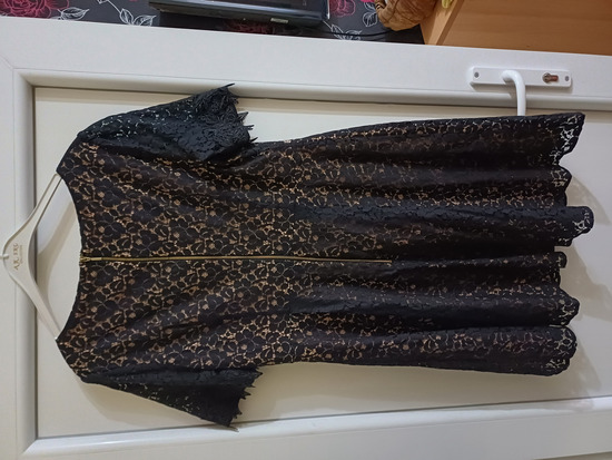 Elegantna haljina sa čipkkm