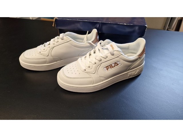 Fila 37 nove sa kutijom