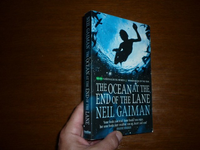 Neil Gaiman THE OCEAN AT THE END OF THE LANE