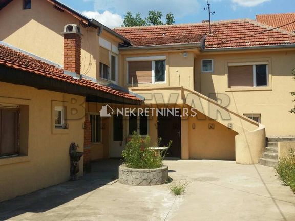 Apartmanska kuća 311m2, 5.24a, Pantelej