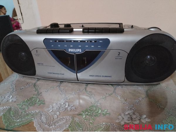 Radiokasetofon philips sa dve kasete