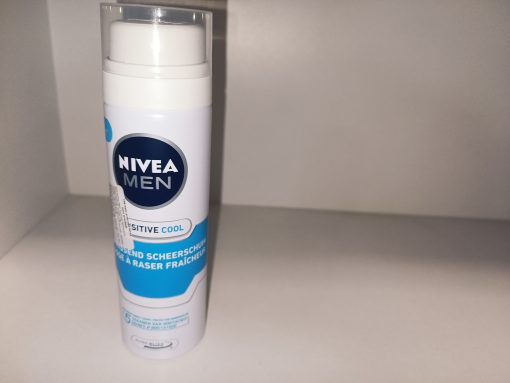 NIVEA PENA ZA BRIJANJE SENSITIVE COOL