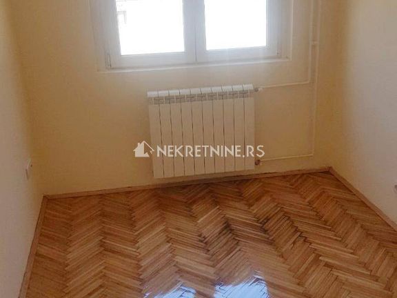 #23360, Izdavanje, P.P., KNEZ MIHAILOVA, 700 EUR