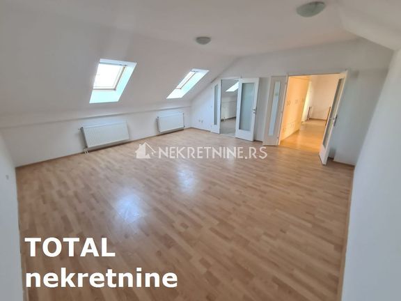 Četvorosoban stan NOVI SAD, 256470€