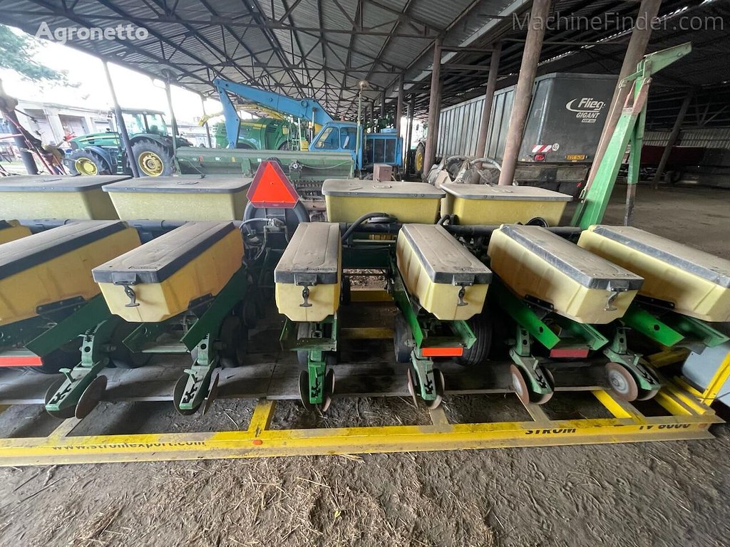 John Deere 1750 pneumatska precizna sejalica