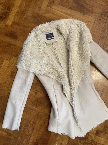 Bershka bundica/ monoton