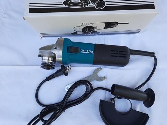 Makita brusilica 9555HN