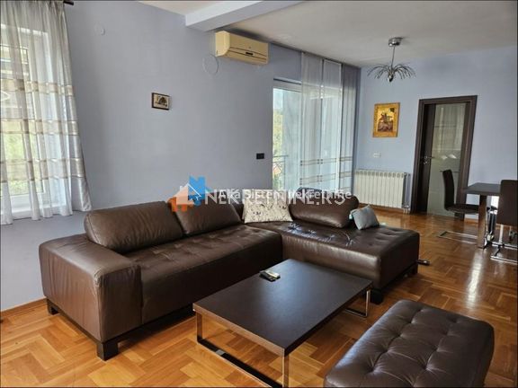 Voždovac, Banjica, 3.0 stan, 100m2, 1100 EUR, ID 51194