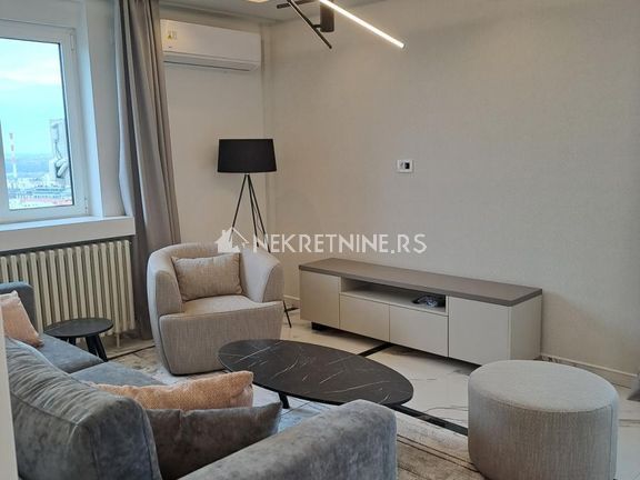 #45573, Izdavanje, Stan, CENTAR, 1550 EUR