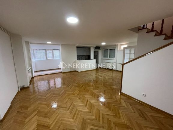 Kuća, Bežanijska kosa 1, 220m2, 60m2 dvorista ID 13265-1