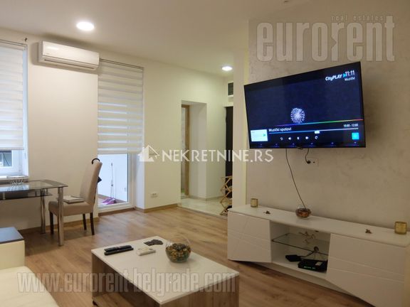 #44973, Izdavanje, Stan, ZELENI VENAC, 1400 EUR