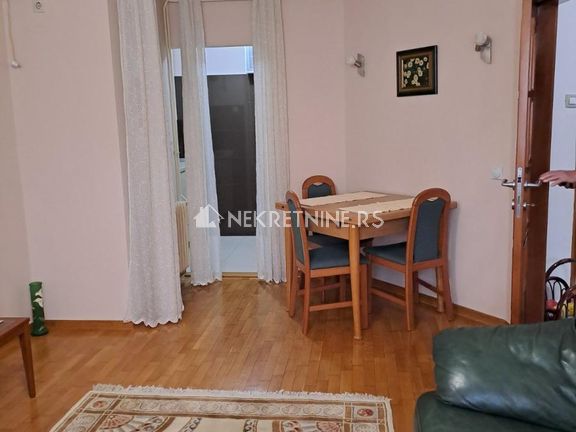 #28095, Izdavanje, Stan, TRG REPUBLIKE, 650 EUR