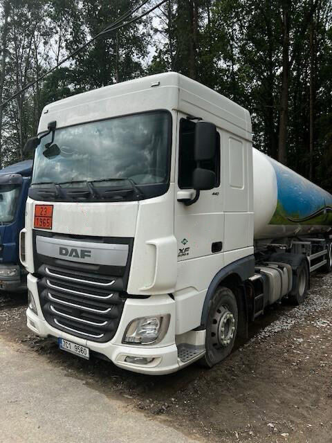 DAF XF 440 FT tegljač + poluprikolica autocisterna