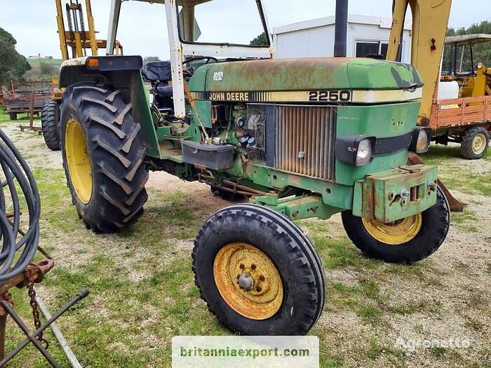 John Deere 2250 4X2 | brand new tyres | power steering traktor točkaš