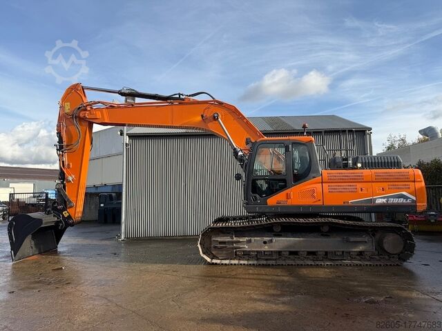 Bager za puzanje
Doosan DX 300 LC-7