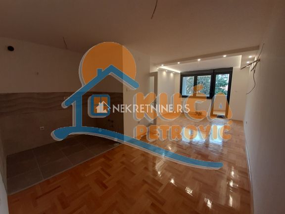 Izdaje se prazan stan, Centar, EG, 66m2, 480e