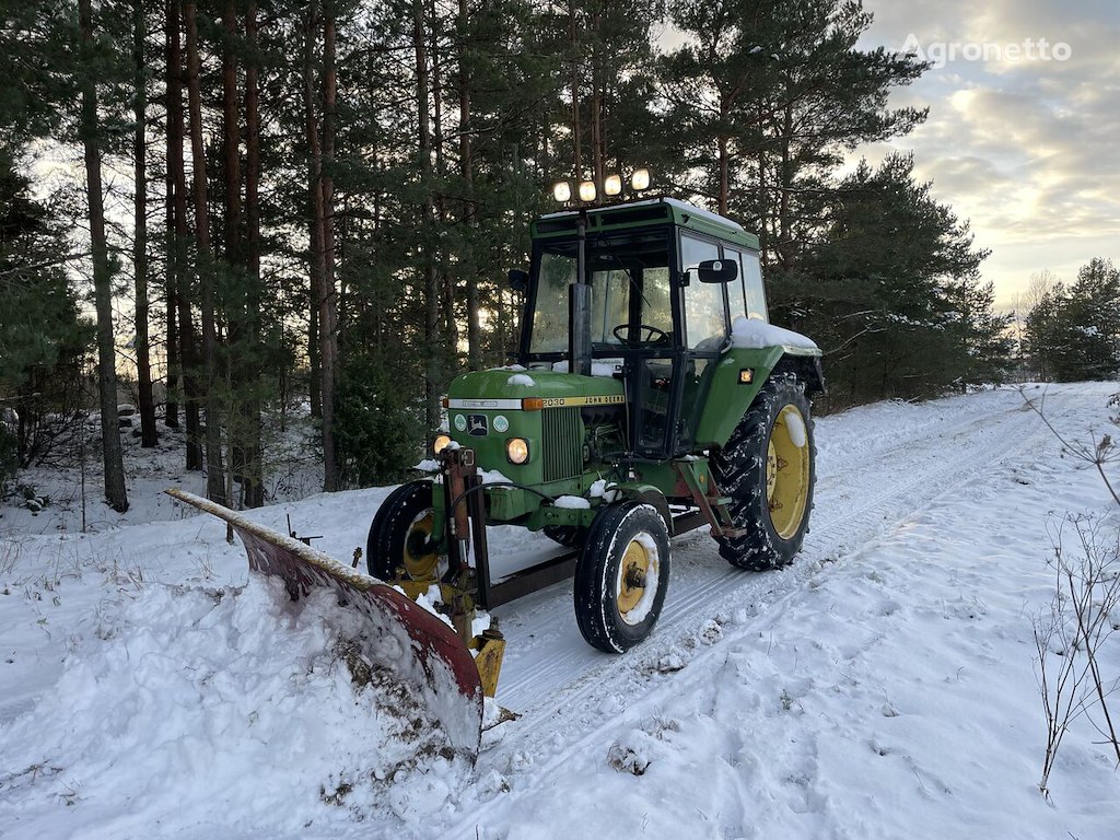 John Deere 2030 traktor točkaš