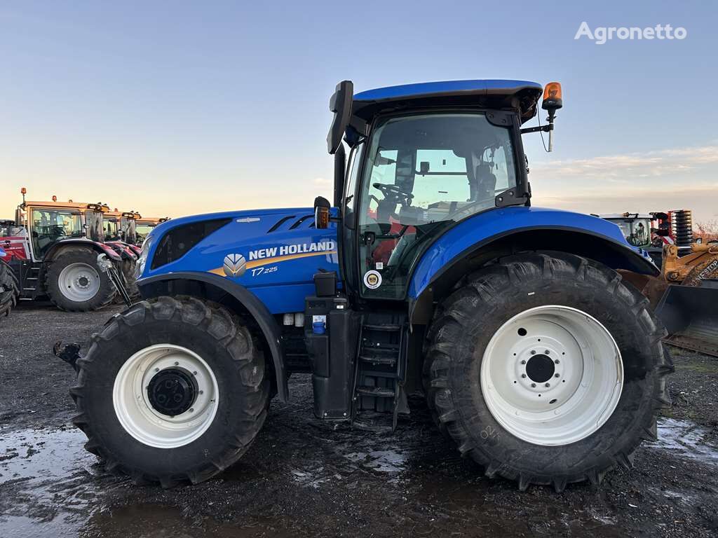 New Holland T7.225 traktor točkaš