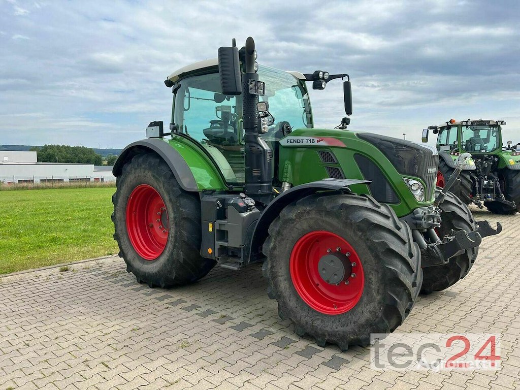 Fendt 718 Vario S4 traktor točkaš