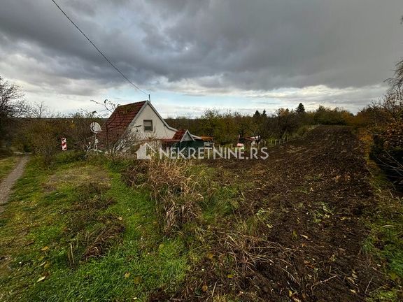 Građevinsko zemljište 16 ari - Krčedin, vikend naselje