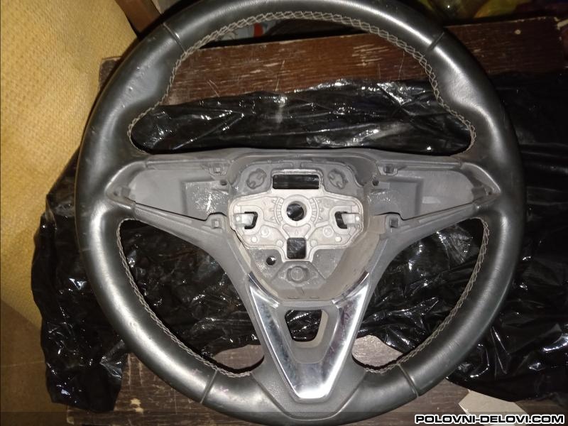 Opel Corsa A12XER Enterijer