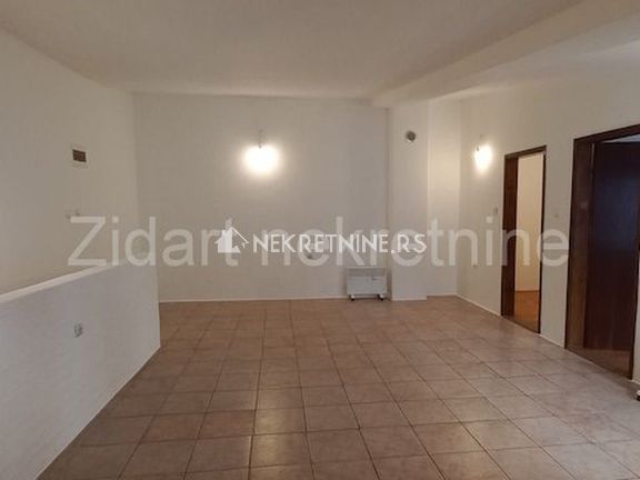 Dorćol, Bajlonijeva pijaca, spratna kuća , 92m2+15m2