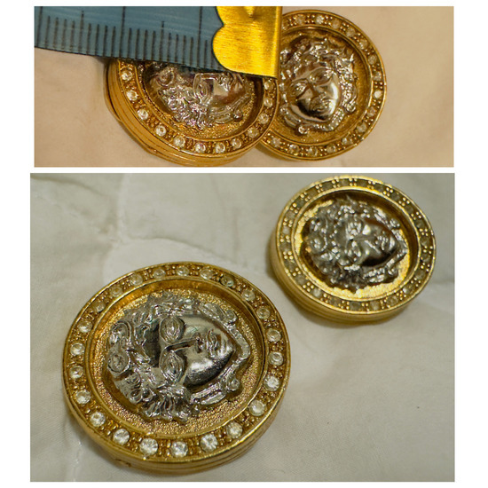 Vintage GIANNI VERSACE mindjuse Medusa Coin %%