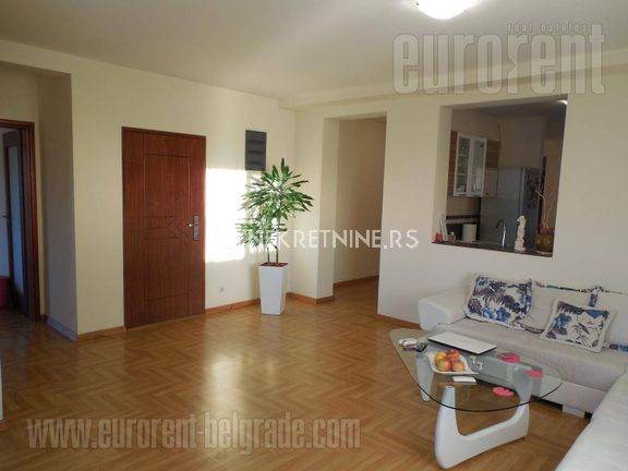 #35093, Izdavanje, P.P., ŽARKOVO, 850 EUR