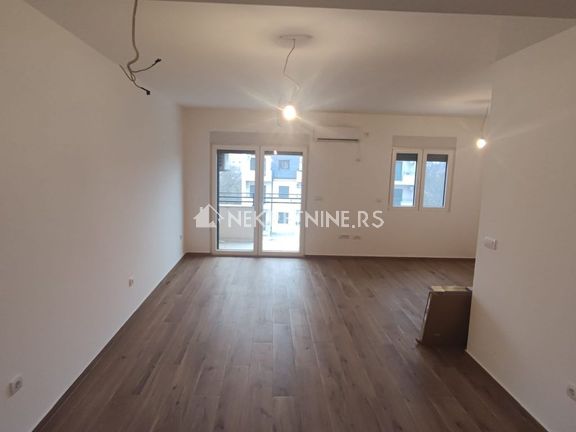 Vojvodjanska,Lux stan, 4 sobe • 88 m² •