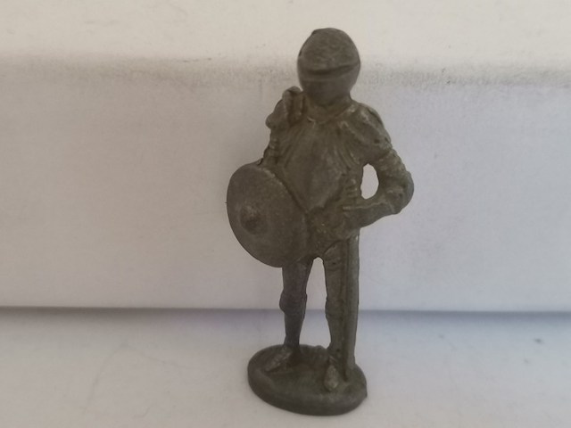 metalna kinder figurica