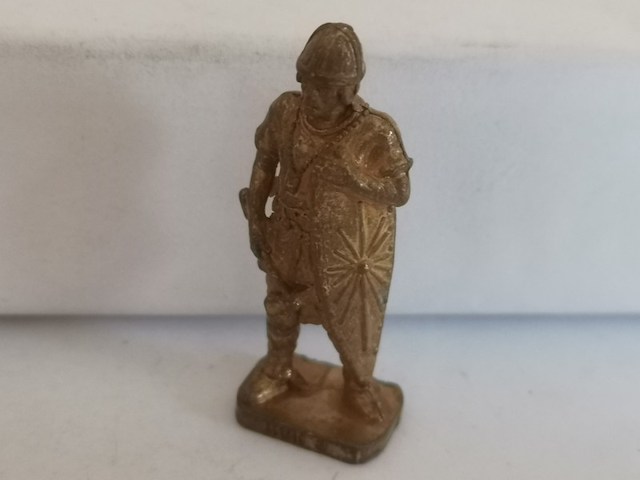 metalna kinder figurica