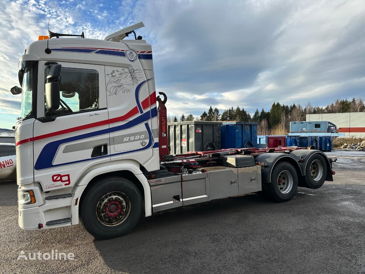 Prodaje se Scania R580 rol kiper sa kukom na aukciji