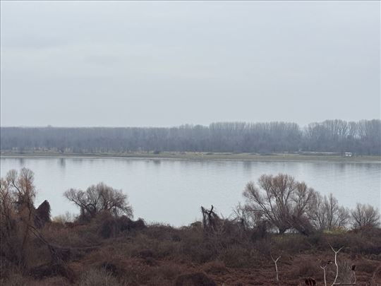 Plac na obali Dunava u Slankamenu