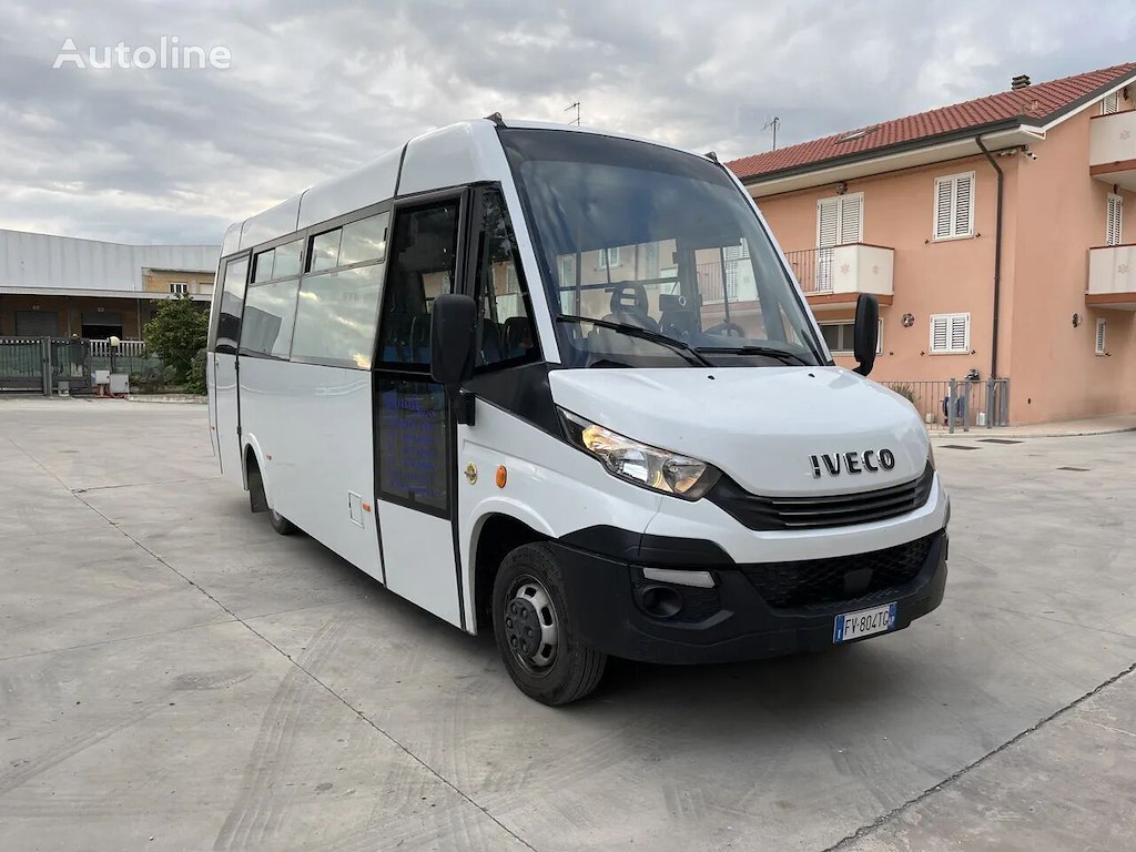 Prodaje se IVECO Daily putnički minibus na aukciji