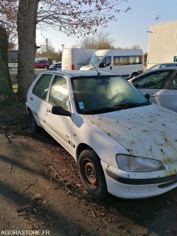 Prodaje se Peugeot 106 hečbek na aukciji